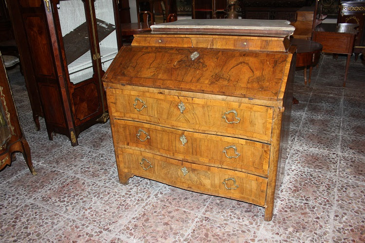 Italian Venetian Bureau Writing desk 1700s in walnut wood and walnut b