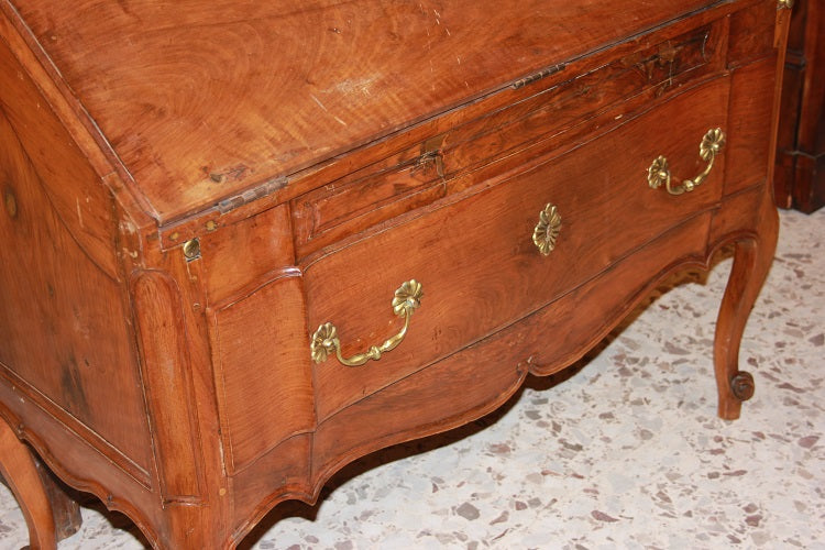 French Late 1700s Bureau Writing desk, Provençal Style, Walnut Wood