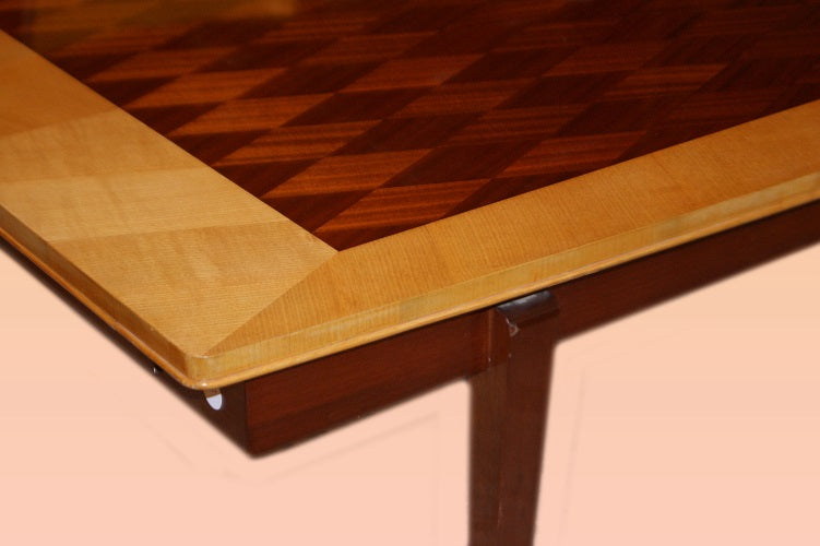 Tavolo italiano stile Decò con gruppo di 6 sedie rivestite in similpel